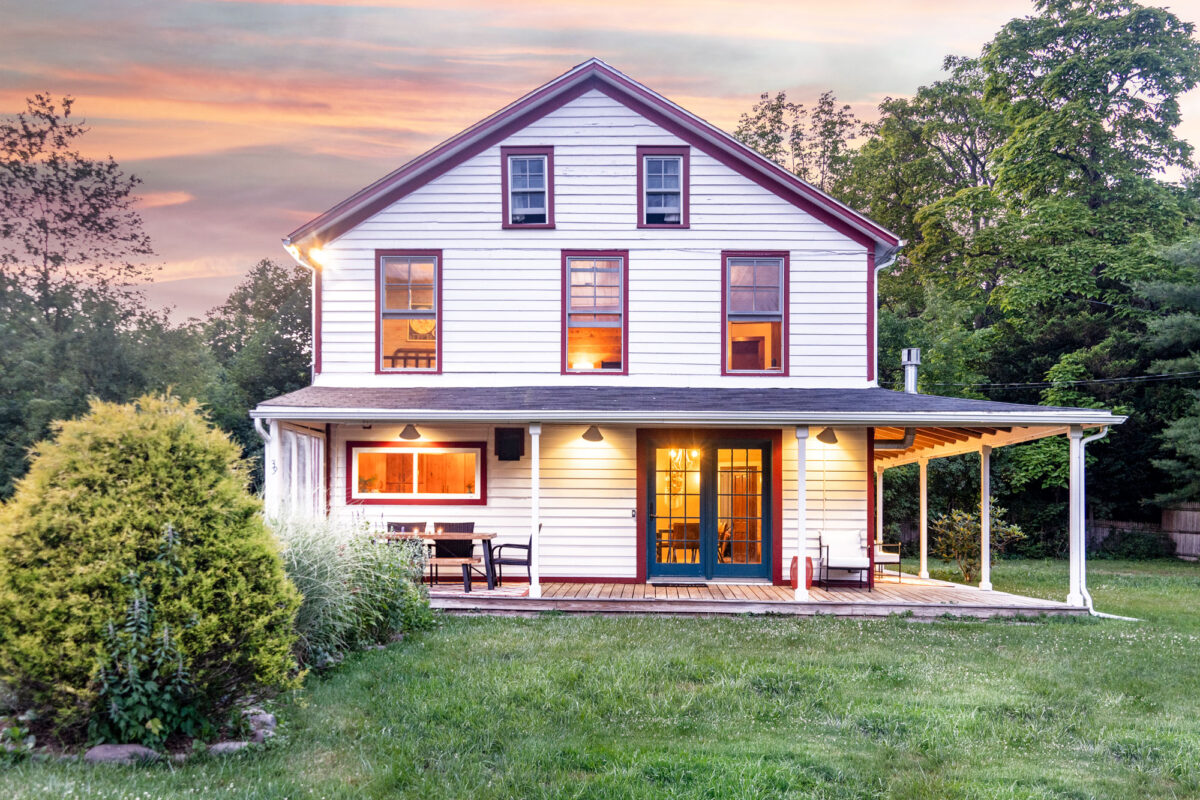 ESCAPE BROOKLYN – A Renovated Farmhouse and Cedar Barn in Willow, NY