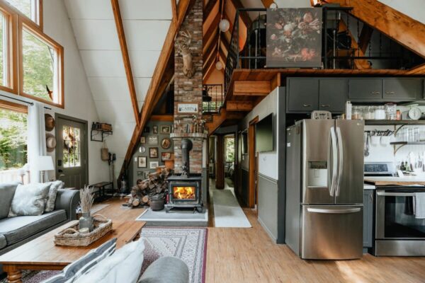 ESCAPE BROOKLYN – 10+ Red Cottage Vacation Rentals We're Eyeing for ...